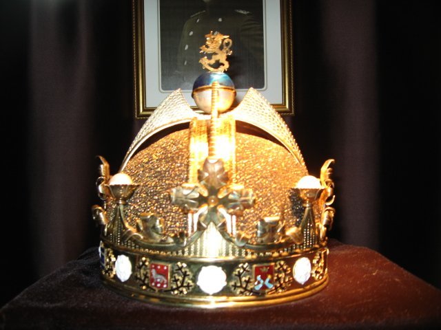 King_of_Finland's_crown.jpg
