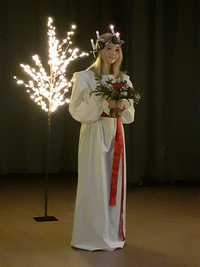 Kauhavan lukion Lucia-neidoksi Maiju Lehtikangas